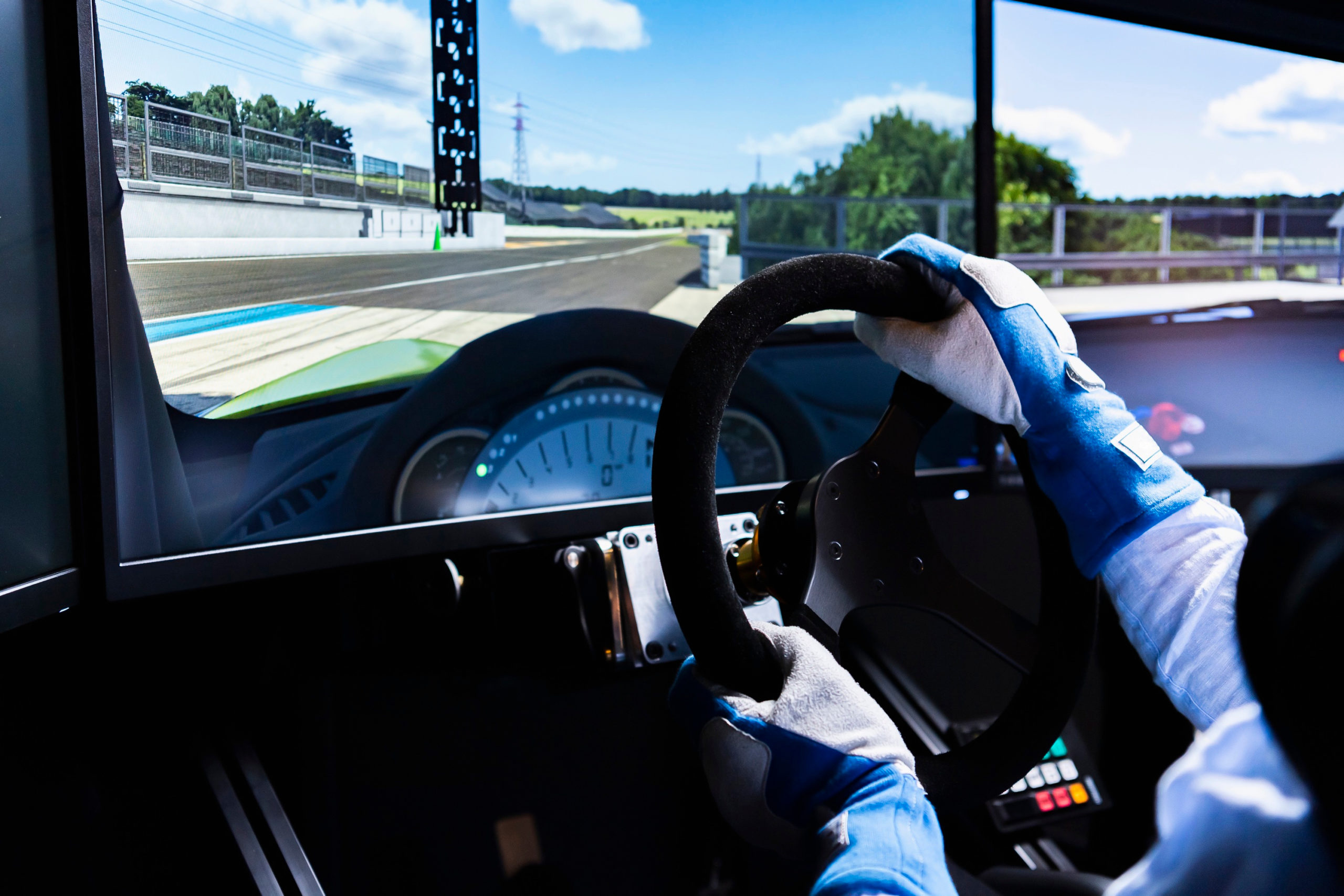 Fanatec DD1 vs DD2 Wheel Base: What Are The Differences? - FLOW RACERS