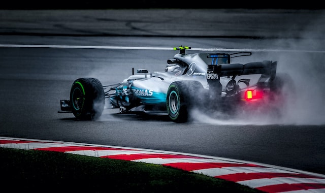 Do F1 Cars Have Brake Lights? - FLOW RACERS