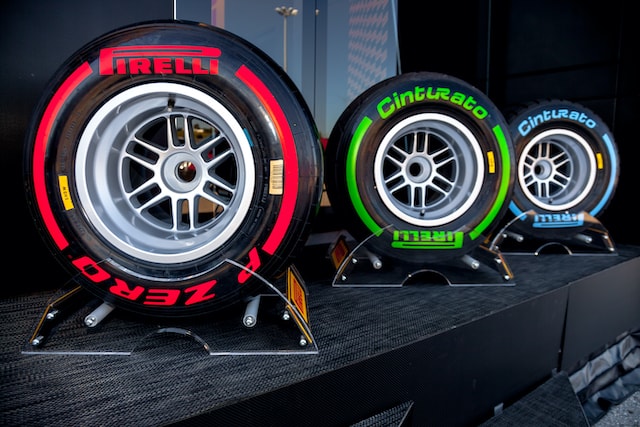 Prime & Option Tires In F1 (Explained) - FLOW RACERS