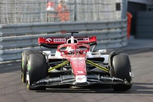 Push Rod vs Pull Rod Suspension In F1 (Simple Explanation) - FLOW RACERS