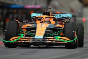 Push Rod vs Pull Rod Suspension In F1 (Simple Explanation) - FLOW RACERS