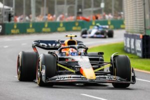 Push Rod vs Pull Rod Suspension In F1 (Simple Explanation) - FLOW RACERS